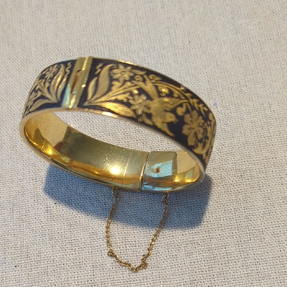 boutique | Jewelry | Elegant Gold And Black Floral Bracelet With ...